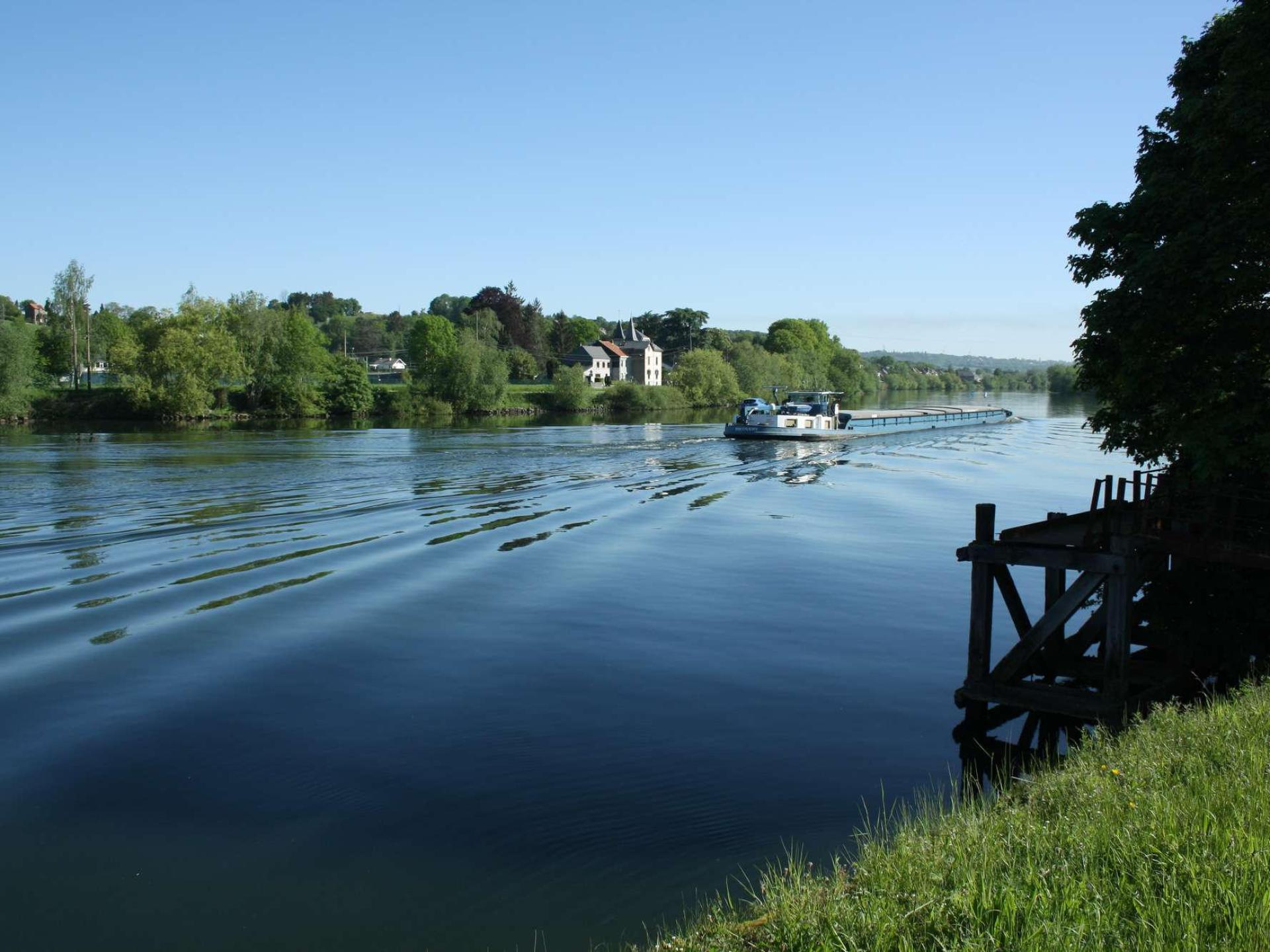 Vallée de la Meuse, vignoble et pieds dans l’eau | Maison du Tourisme ...