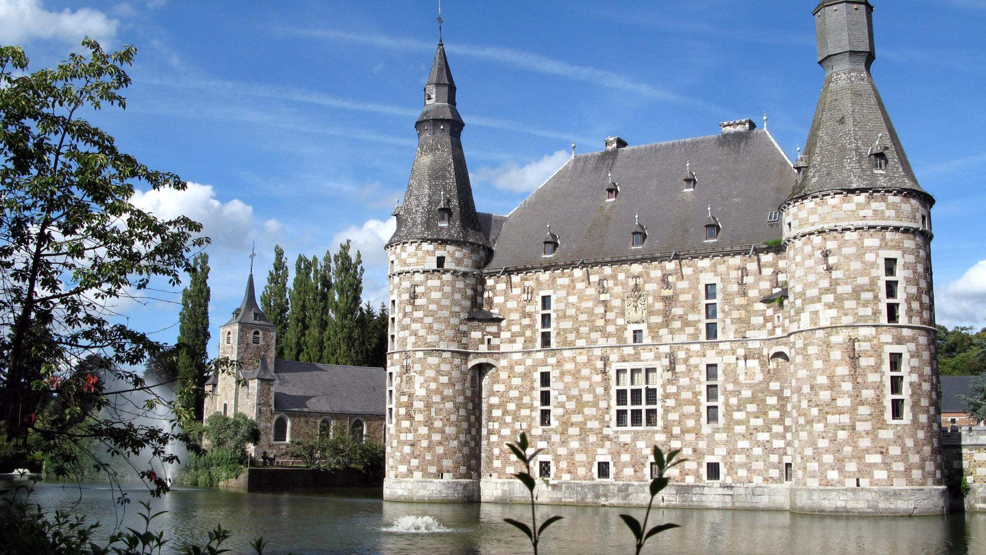 Château de Jehay and its checkerboard façade | Terres-de-Meuse Tourist ...