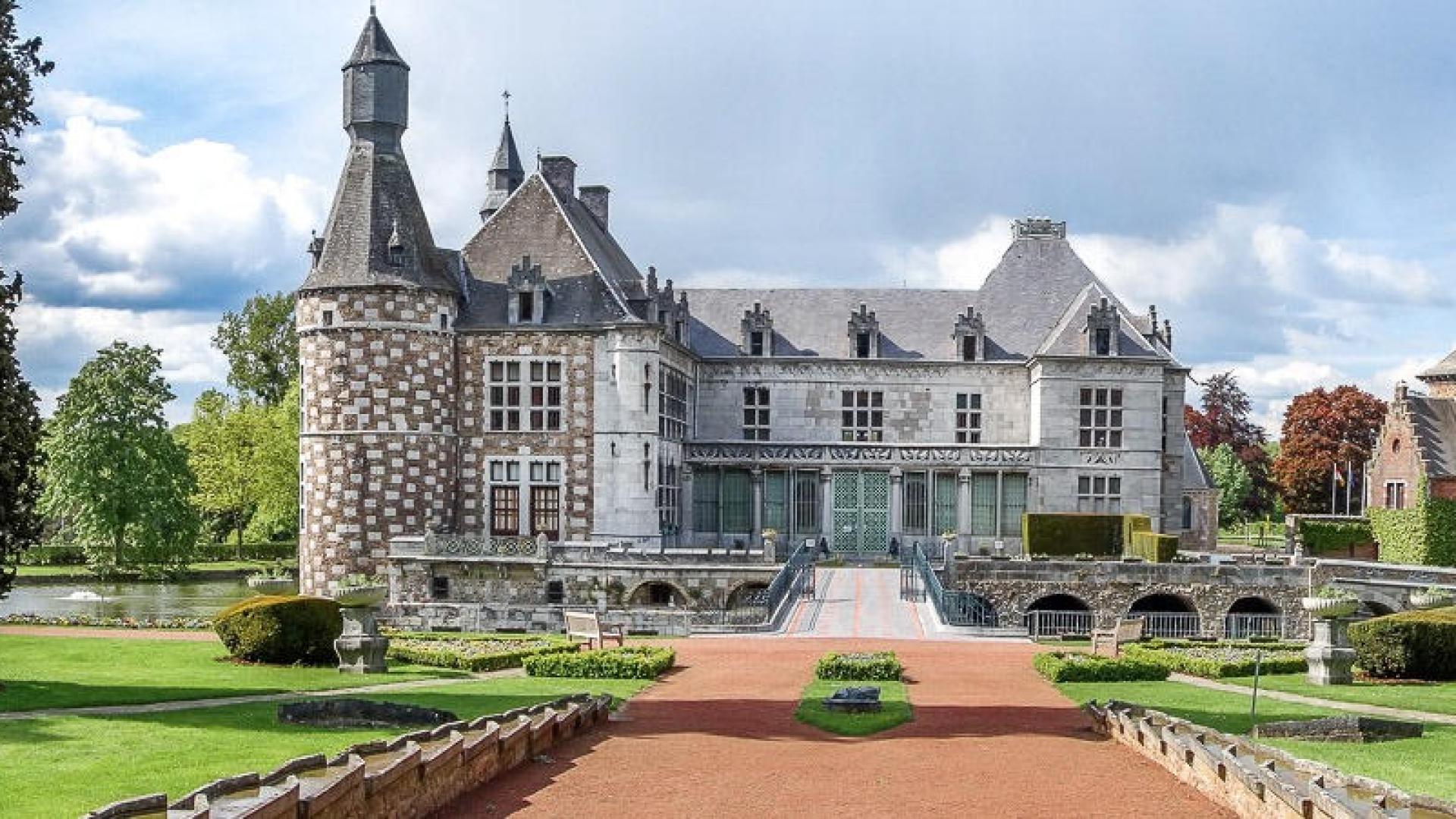 Château de Jehay and its checkerboard façade | Terres-de-Meuse Tourist ...