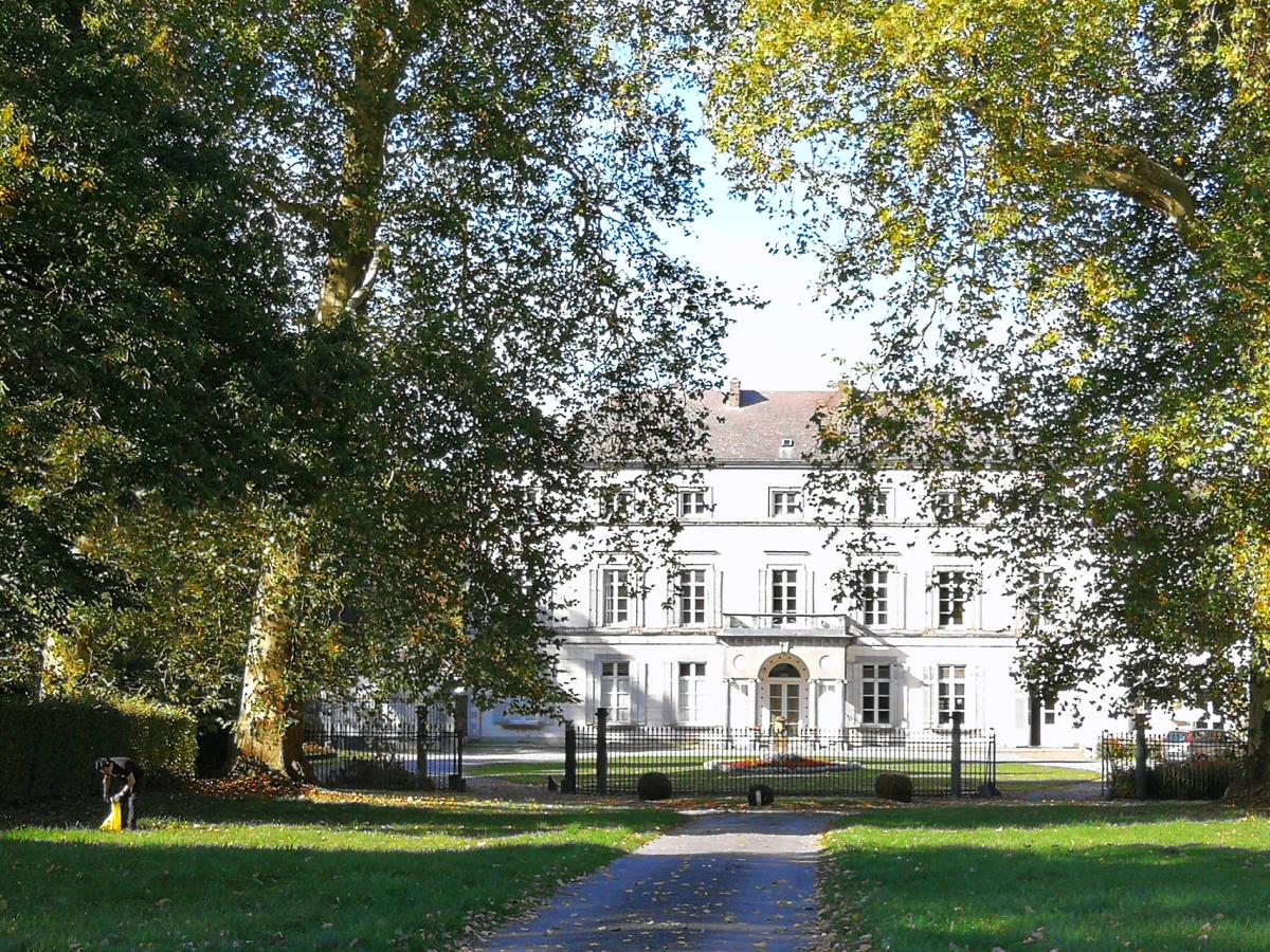 Selys-Longchamps Castle | Terres-de-Meuse Tourist Office